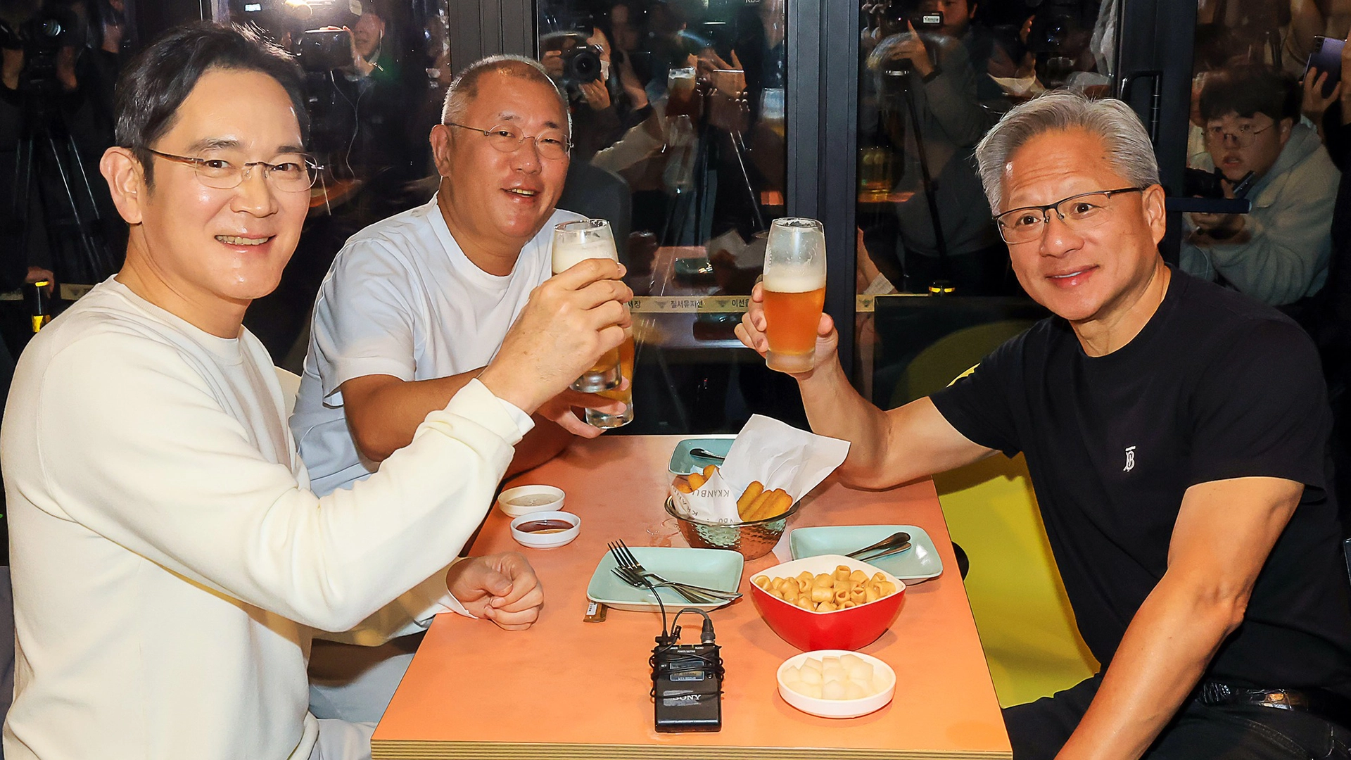 Jensen Huang Shares Chimaek with Samsung and Hyundai Leaders in Seoul ...